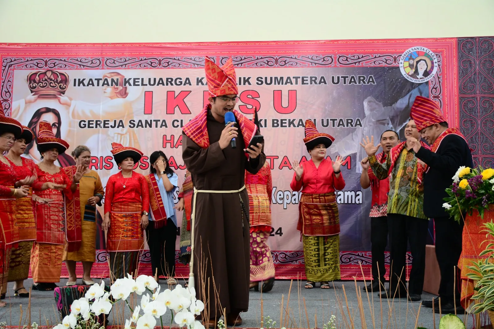 IKKSU Gereja Santa Clara, Bekasi Utara Gelar Misa Inkulturasi Adat ...