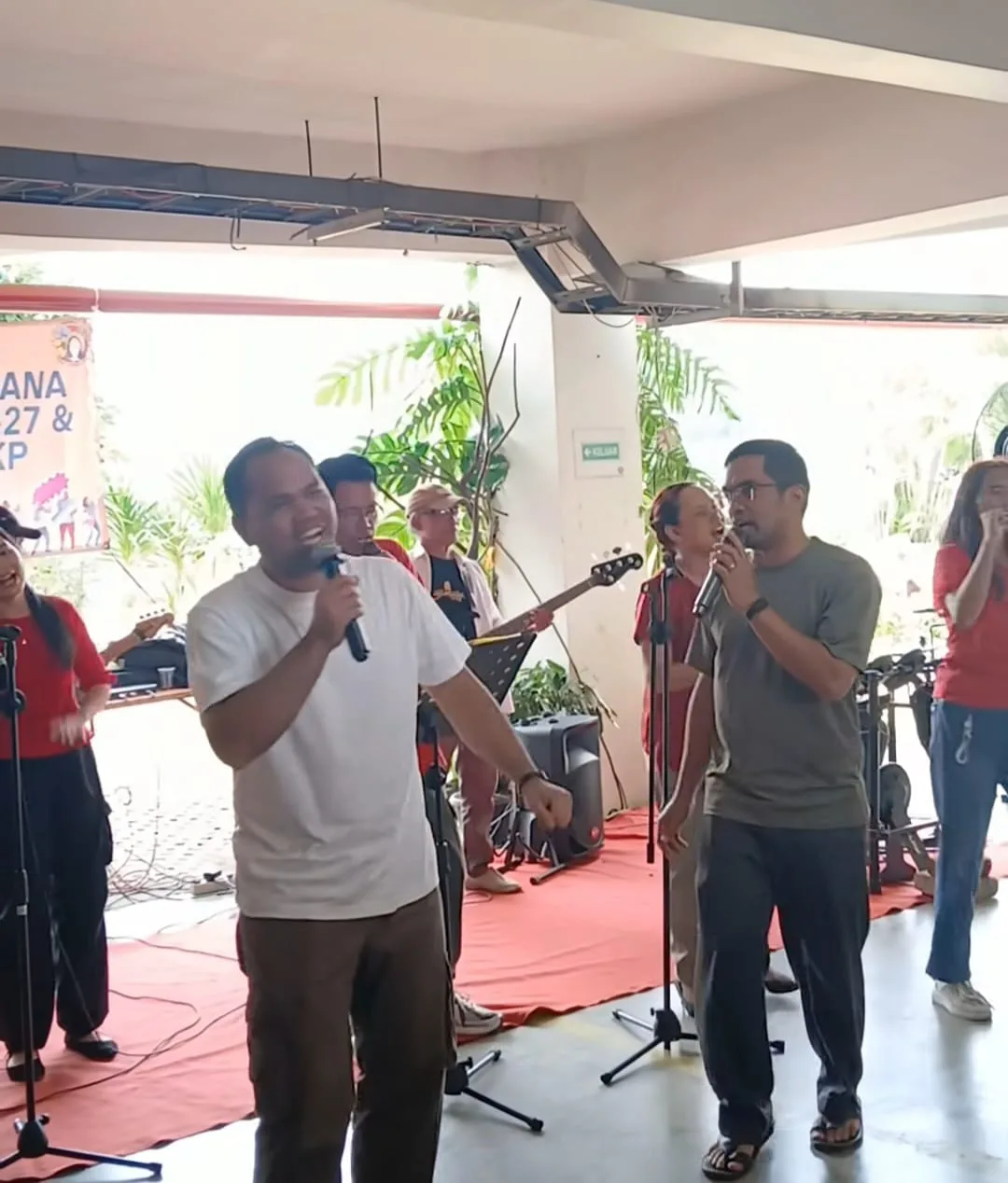 Penuh Sukacita, Panitia HUT ke-27 Santa Clara Ngamen Full Band untuk ...
